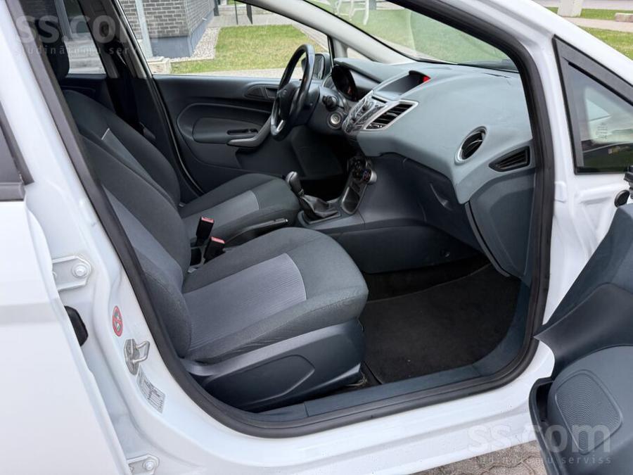 White Ford Fiesta 2010 in Dobele, with an engine capacity of 1.40 L and mileage of 197 thousand km for 1850 €, photo 12 on AUTOMOTO.COM.LV