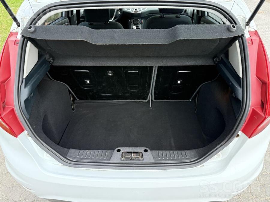 White Ford Fiesta 2010 in Dobele, with an engine capacity of 1.40 L and mileage of 197 thousand km for 1850 €, photo 14 on AUTOMOTO.COM.LV