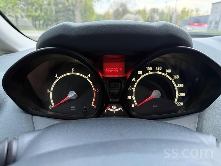 White Ford Fiesta 2010 in Dobele, with an engine capacity of 1.40 L and mileage of 197 thousand km for 1850 €, photo 16 on AUTOMOTO.COM.LV