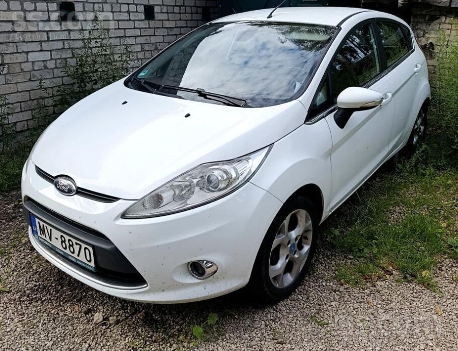 Balts Ford Fiesta 2010 Rīga, ar dzinēja tilpumu 1.60 L un nobraukumu 223 tūkst. km par 2500 €, foto 3 vietnē AUTOMOTO.COM.LV