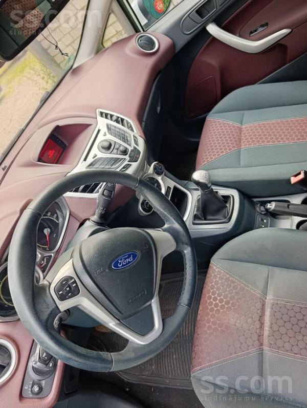 Balts Ford Fiesta 2010 Rīga, ar dzinēja tilpumu 1.60 L un nobraukumu 223 tūkst. km par 2500 €, foto 7 vietnē AUTOMOTO.COM.LV