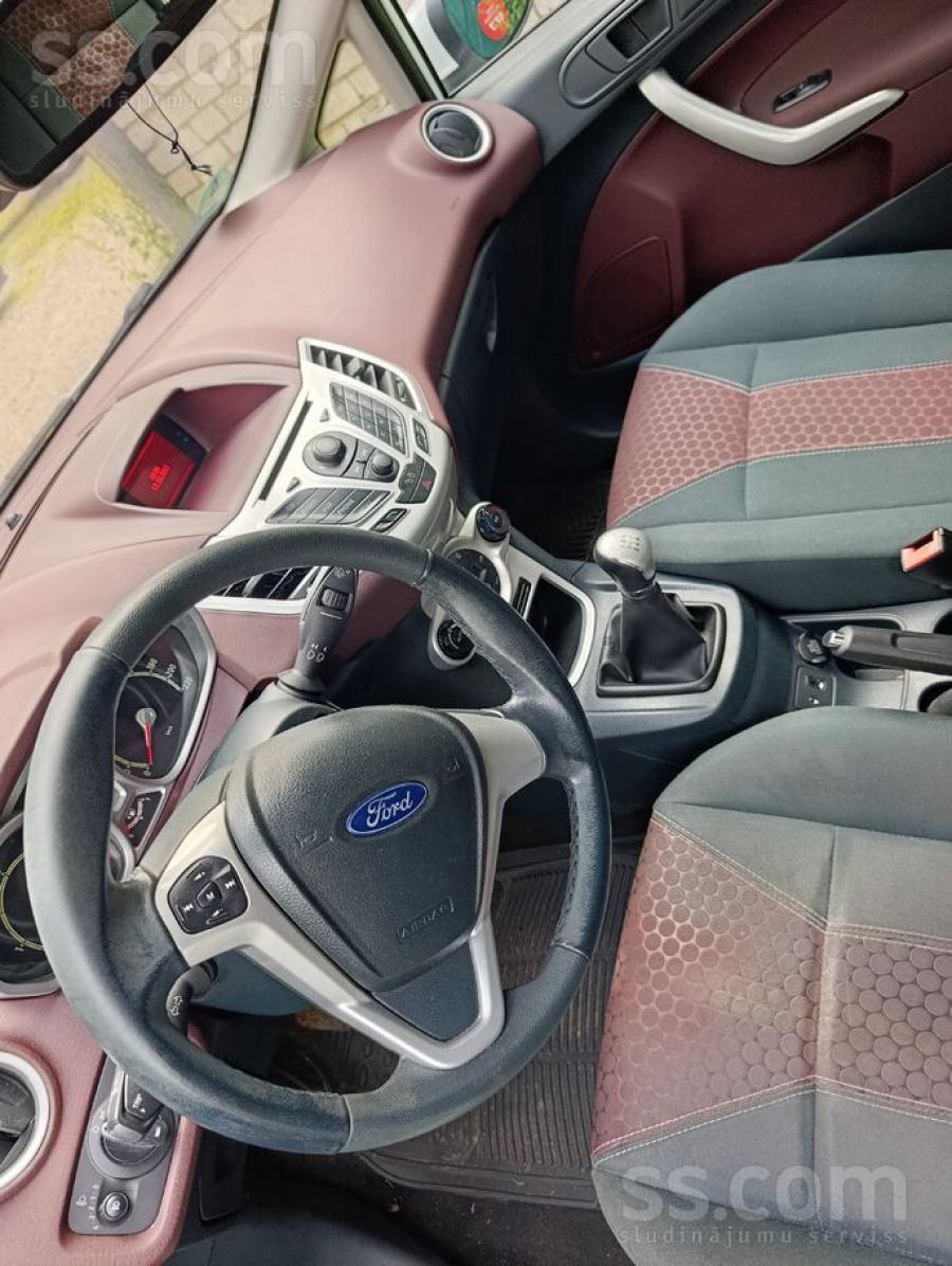 Balts Ford Fiesta 2010 Rīga, ar dzinēja tilpumu 1.60 L un nobraukumu 223 tūkst. km par 2500 €, foto 8 vietnē AUTOMOTO.COM.LV