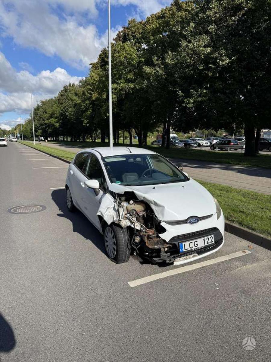 Balts Ford Fiesta 2010 Klaipėda, ar dzinēja tilpumu 1.40 L un nobraukumu 219 tūkst. km par 1050 €, foto 1 vietnē AUTOMOTO.COM.LV