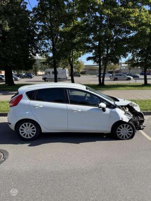 Balts Ford Fiesta 2010 Klaipėda, ar dzinēja tilpumu 1.40 L un nobraukumu 219 tūkst. km par 1050 €, foto 4 vietnē AUTOMOTO.COM.LV