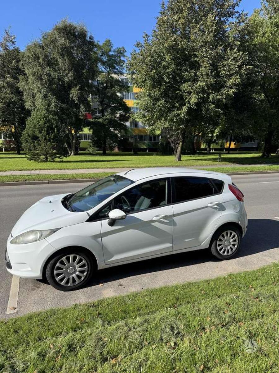 Balts Ford Fiesta 2010 Klaipėda, ar dzinēja tilpumu 1.40 L un nobraukumu 219 tūkst. km par 1050 €, foto 5 vietnē AUTOMOTO.COM.LV