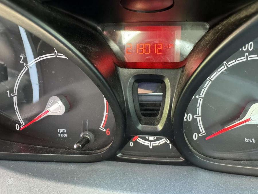 Balts Ford Fiesta 2010 Klaipėda, ar dzinēja tilpumu 1.40 L un nobraukumu 219 tūkst. km par 1050 €, foto 8 vietnē AUTOMOTO.COM.LV