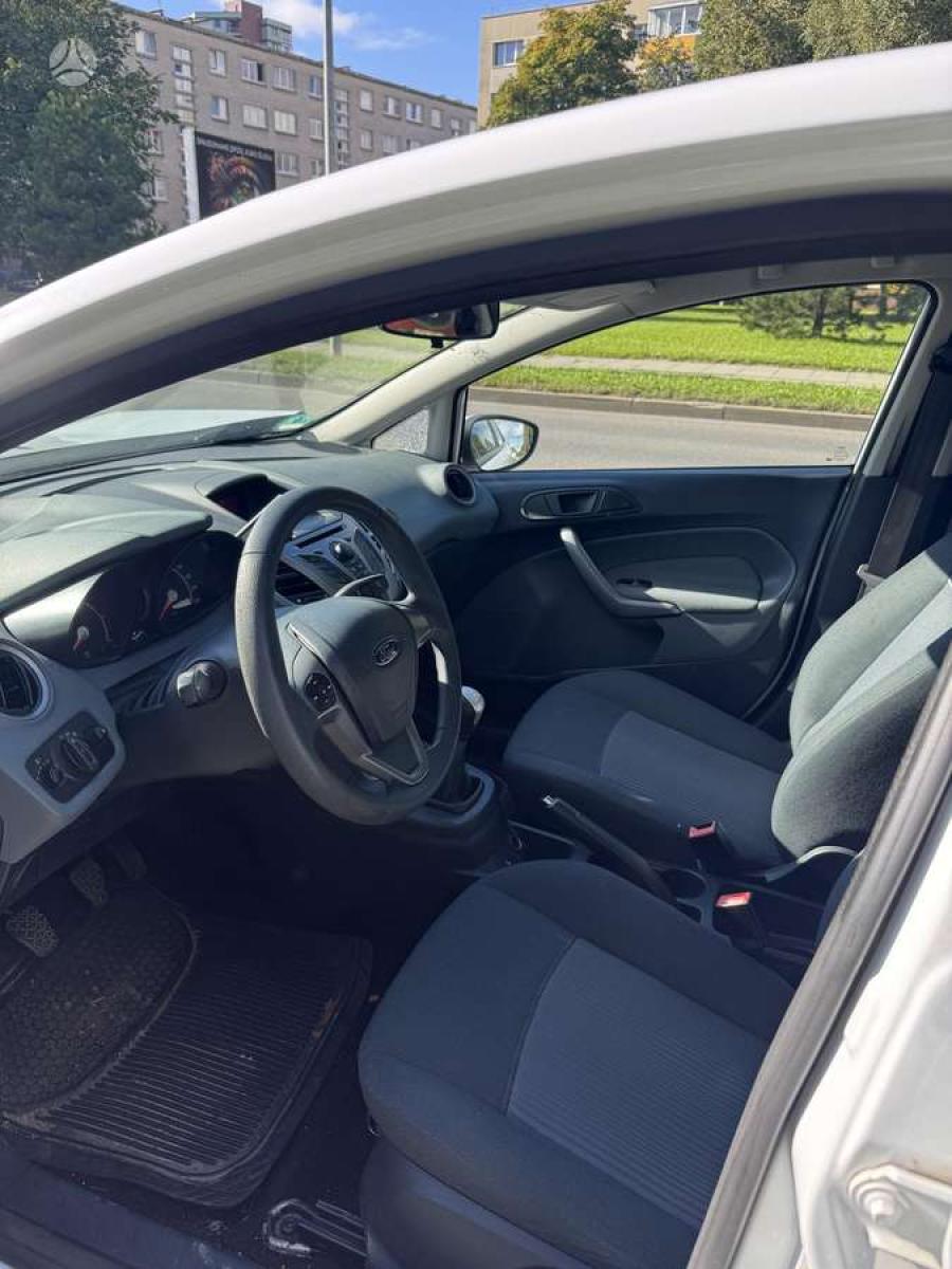 Balts Ford Fiesta 2010 Klaipėda, ar dzinēja tilpumu 1.40 L un nobraukumu 219 tūkst. km par 1050 €, foto 10 vietnē AUTOMOTO.COM.LV