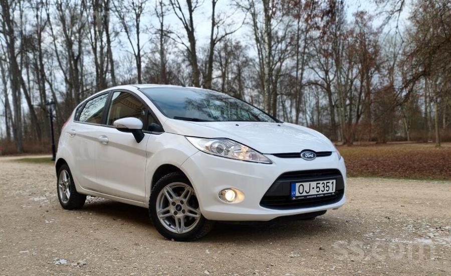 White Ford Fiesta 2011 in Preili, with an engine capacity of 1.40 L and mileage of 174 thousand km for 3500 €, photo 3 on AUTOMOTO.COM.LV