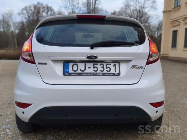 White Ford Fiesta 2011 in Preili, with an engine capacity of 1.40 L and mileage of 174 thousand km for 3500 €, photo 6 on AUTOMOTO.COM.LV