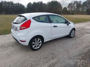 Balts Ford Fiesta 2011 Rīga, ar dzinēja tilpumu 1.40 L un nobraukumu 191 tūkst. km par 2200 €, foto 5 vietnē AUTOMOTO.COM.LV
