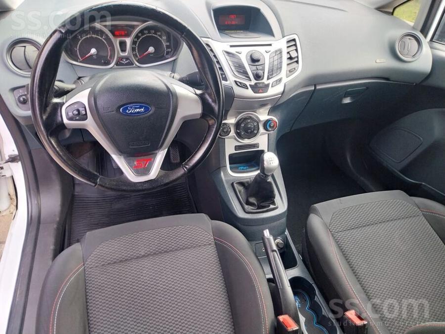 Balts Ford Fiesta 2011 Rīga, ar dzinēja tilpumu 1.40 L un nobraukumu 191 tūkst. km par 2200 €, foto 6 vietnē AUTOMOTO.COM.LV