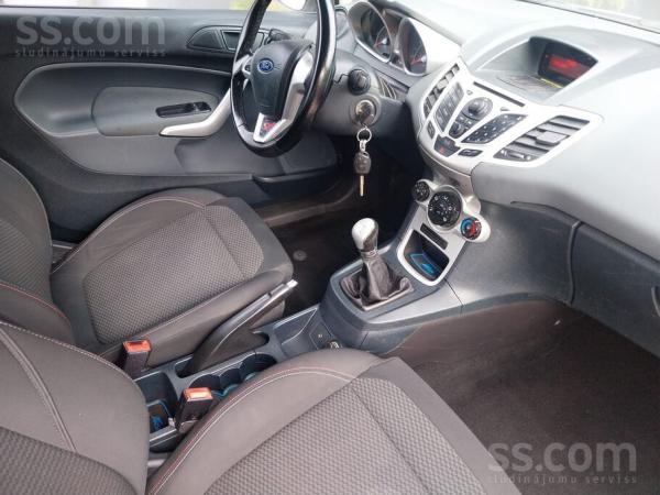 Balts Ford Fiesta 2011 Rīga, ar dzinēja tilpumu 1.40 L un nobraukumu 191 tūkst. km par 2200 €, foto 6 vietnē AUTOMOTO.COM.LV