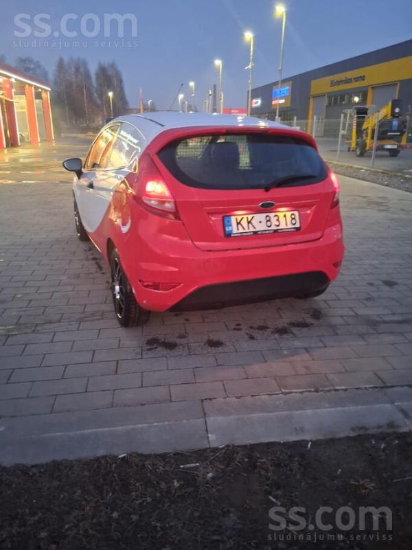 Balts Ford Fiesta 2011 Jēkabpils, ar dzinēja tilpumu 1.40 L un nobraukumu 304 tūkst. km par 1500 €, foto 3 vietnē AUTOMOTO.COM.LV