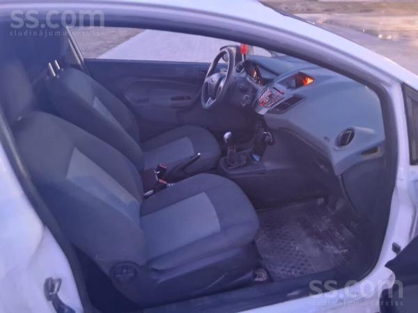 Balts Ford Fiesta 2011 Jēkabpils, ar dzinēja tilpumu 1.40 L un nobraukumu 304 tūkst. km par 1500 €, foto 5 vietnē AUTOMOTO.COM.LV