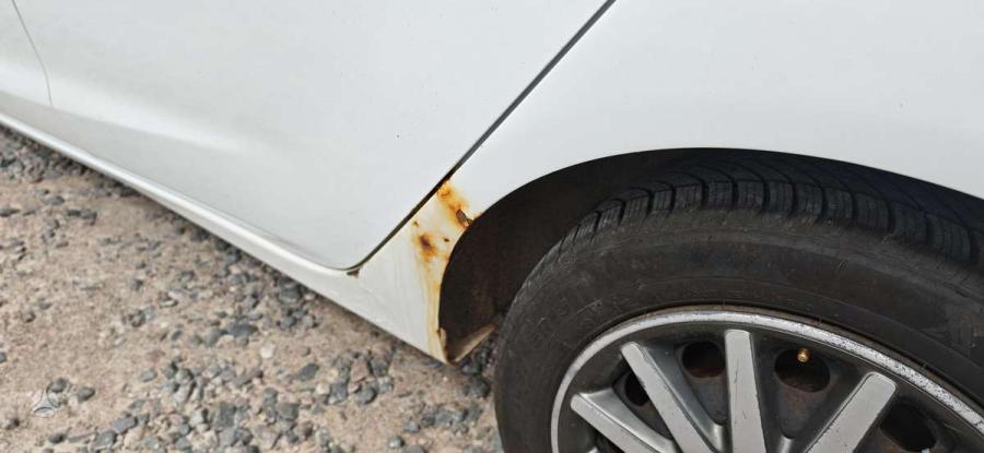 Balts Ford Fiesta 2011 Viļņa, ar dzinēja tilpumu 1.40 L un nobraukumu 250 tūkst. km par 1300 €, foto 13 vietnē AUTOMOTO.COM.LV