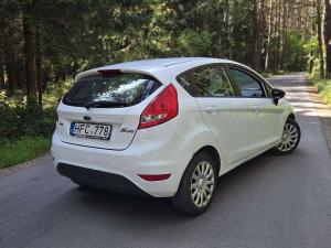 White Ford Fiesta 2011 in Vilnius, with an engine capacity of 1.40 L and mileage of 258 thousand km for 1700 €, photo 5 on AUTOMOTO.COM.LV