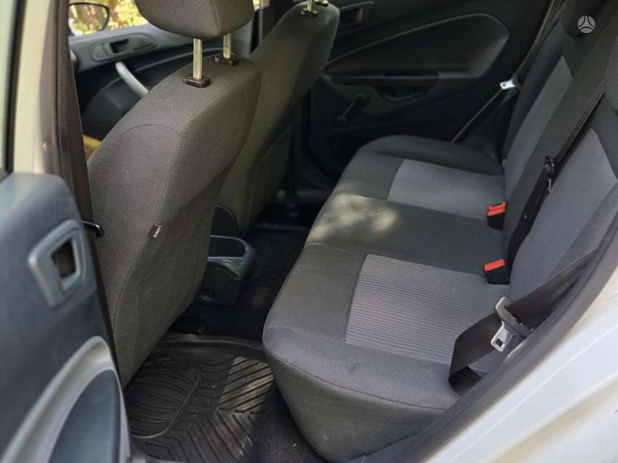 White Ford Fiesta 2011 in Vilnius, with an engine capacity of 1.40 L and mileage of 258 thousand km for 1700 €, photo 12 on AUTOMOTO.COM.LV