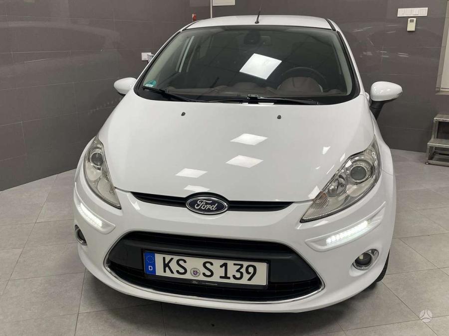 Balts Ford Fiesta 2011 Marijampole, ar dzinēja tilpumu 1.40 L un nobraukumu 191 tūkst. km par 3750 €, foto 3 vietnē AUTOMOTO.COM.LV