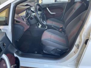 Balts Ford Fiesta 2011 Marijampole, ar dzinēja tilpumu 1.40 L un nobraukumu 191 tūkst. km par 3750 €, foto 12 vietnē AUTOMOTO.COM.LV