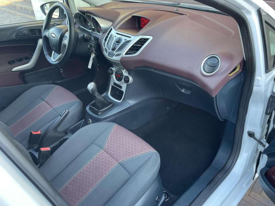Balts Ford Fiesta 2011 Marijampole, ar dzinēja tilpumu 1.40 L un nobraukumu 191 tūkst. km par 3750 €, foto 17 vietnē AUTOMOTO.COM.LV