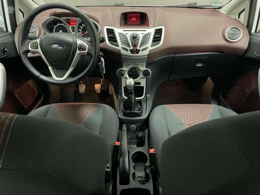 Balts Ford Fiesta 2011 Marijampole, ar dzinēja tilpumu 1.40 L un nobraukumu 191 tūkst. km par 3750 €, foto 20 vietnē AUTOMOTO.COM.LV
