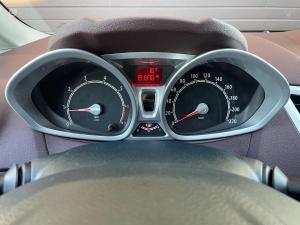 Balts Ford Fiesta 2011 Marijampole, ar dzinēja tilpumu 1.40 L un nobraukumu 191 tūkst. km par 3750 €, foto 22 vietnē AUTOMOTO.COM.LV