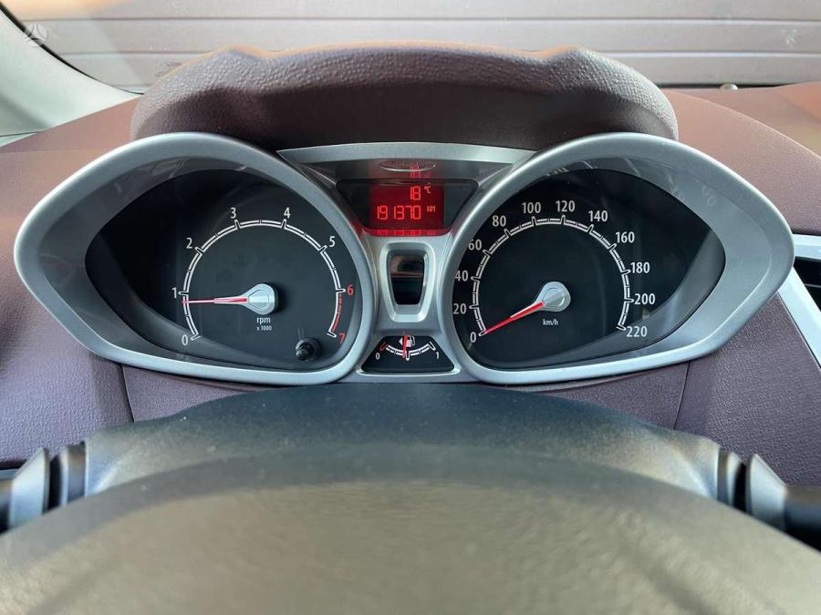 Balts Ford Fiesta 2011 Marijampole, ar dzinēja tilpumu 1.40 L un nobraukumu 191 tūkst. km par 3750 €, foto 22 vietnē AUTOMOTO.COM.LV