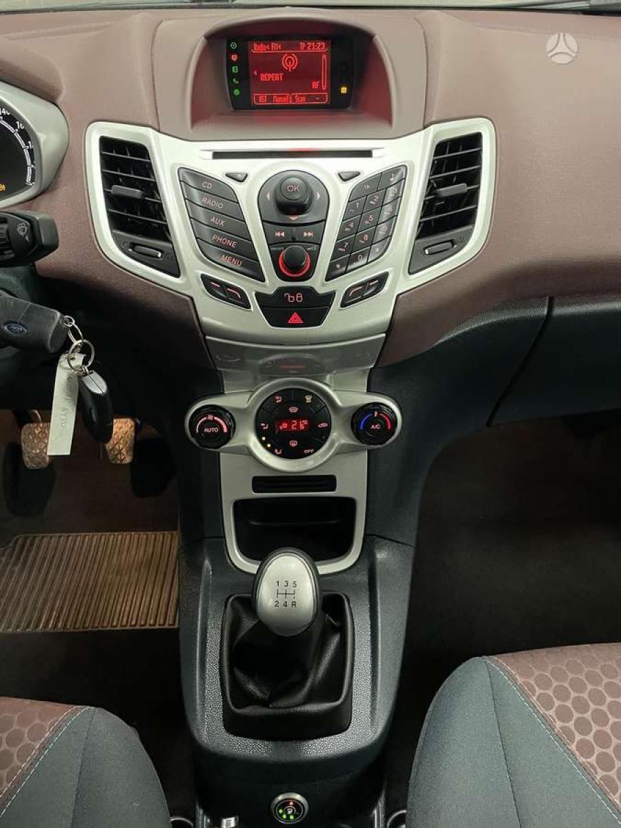 Balts Ford Fiesta 2011 Marijampole, ar dzinēja tilpumu 1.40 L un nobraukumu 191 tūkst. km par 3750 €, foto 23 vietnē AUTOMOTO.COM.LV