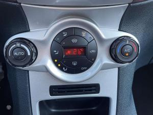 Balts Ford Fiesta 2011 Marijampole, ar dzinēja tilpumu 1.40 L un nobraukumu 191 tūkst. km par 3750 €, foto 25 vietnē AUTOMOTO.COM.LV