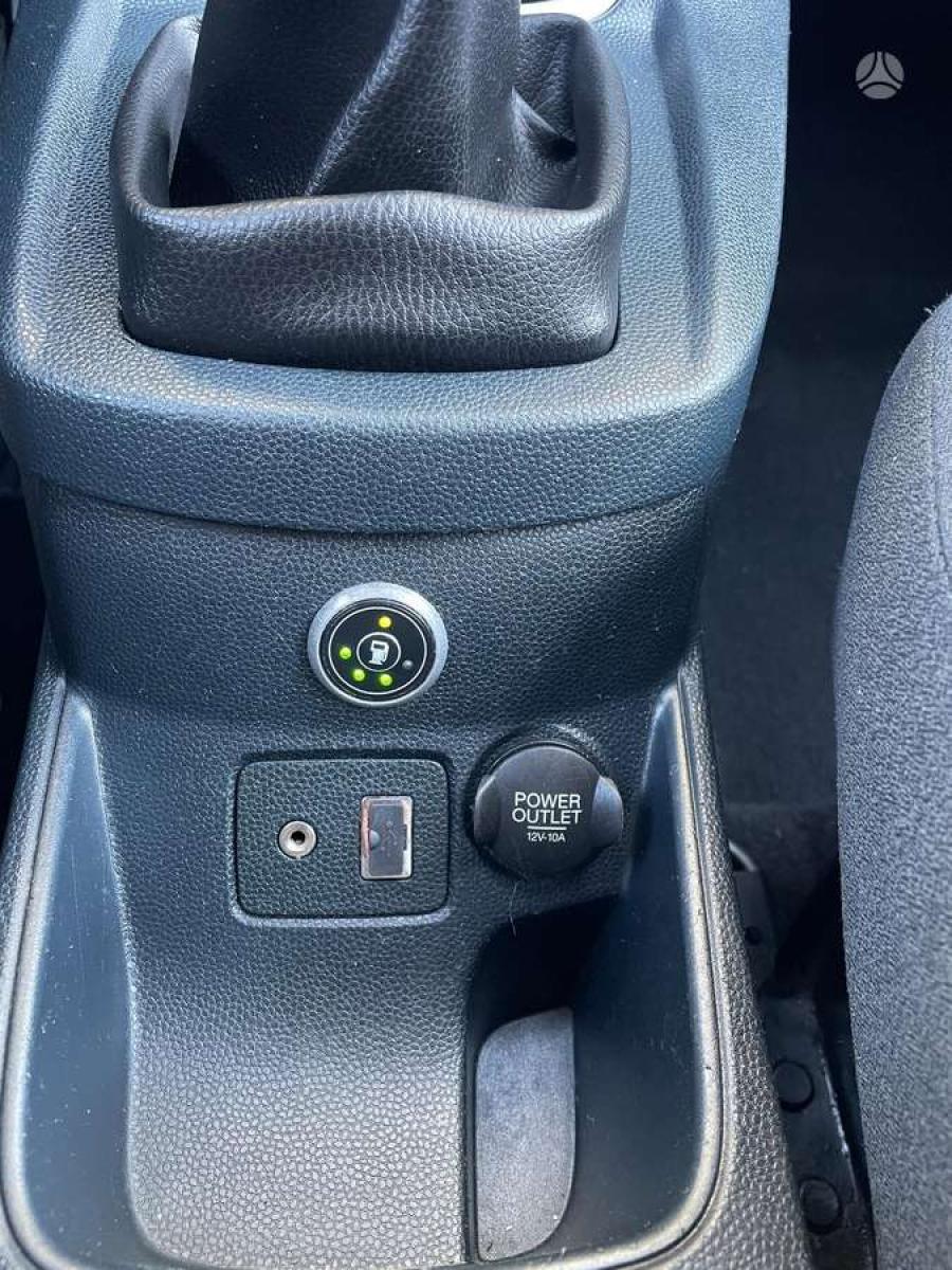 Balts Ford Fiesta 2011 Marijampole, ar dzinēja tilpumu 1.40 L un nobraukumu 191 tūkst. km par 3750 €, foto 26 vietnē AUTOMOTO.COM.LV
