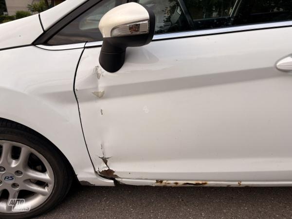 Balts Ford Fiesta 2011 Kauņa, ar dzinēja tilpumu 1.40 L un nobraukumu 256 tūkst. km par 1150 €, foto 7 vietnē AUTOMOTO.COM.LV