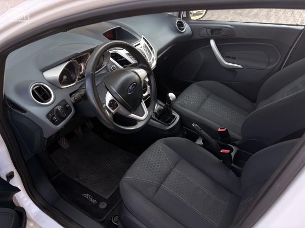 Balts Ford Fiesta 2011 Kauņa, ar dzinēja tilpumu 1.40 L un nobraukumu 256 tūkst. km par 1150 €, foto 9 vietnē AUTOMOTO.COM.LV