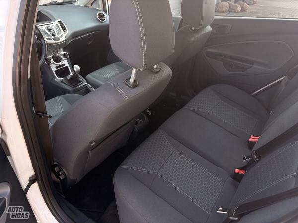 Balts Ford Fiesta 2011 Kauņa, ar dzinēja tilpumu 1.40 L un nobraukumu 256 tūkst. km par 1150 €, foto 10 vietnē AUTOMOTO.COM.LV