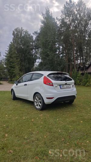 White Ford Fiesta 2011 in Riga, with an engine capacity of 1.40 L and mileage of 193 thousand km for 2000 €, photo 3 on AUTOMOTO.COM.LV