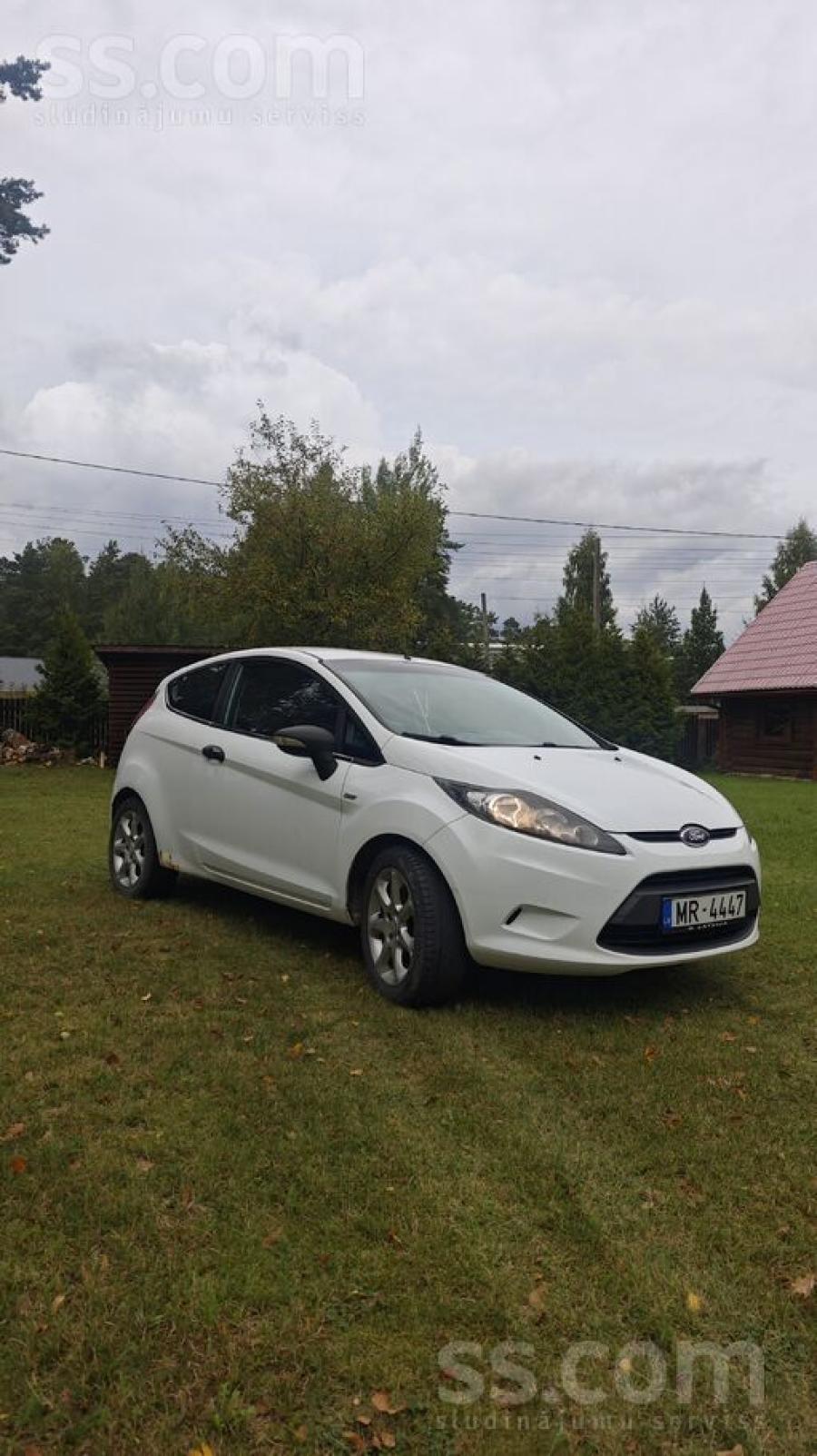 White Ford Fiesta 2011 in Riga, with an engine capacity of 1.40 L and mileage of 193 thousand km for 2000 €, photo 4 on AUTOMOTO.COM.LV