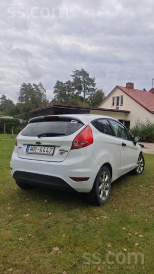 White Ford Fiesta 2011 in Riga, with an engine capacity of 1.40 L and mileage of 193 thousand km for 2000 €, photo 5 on AUTOMOTO.COM.LV