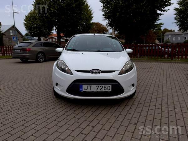 White Ford Fiesta 2011 in Liepaja, with an engine capacity of 1.20 L and mileage of 231 thousand km for 2600 €, photo 3 on AUTOMOTO.COM.LV
