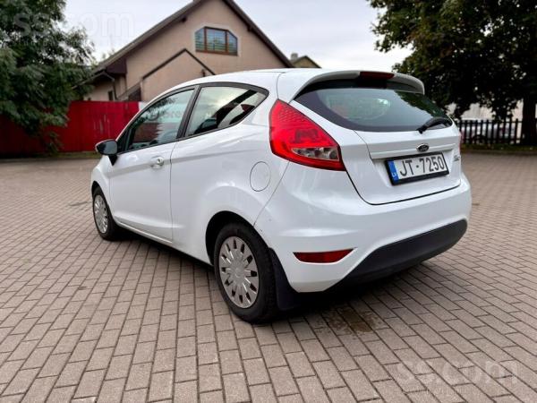 White Ford Fiesta 2011 in Liepaja, with an engine capacity of 1.20 L and mileage of 231 thousand km for 2600 €, photo 7 on AUTOMOTO.COM.LV