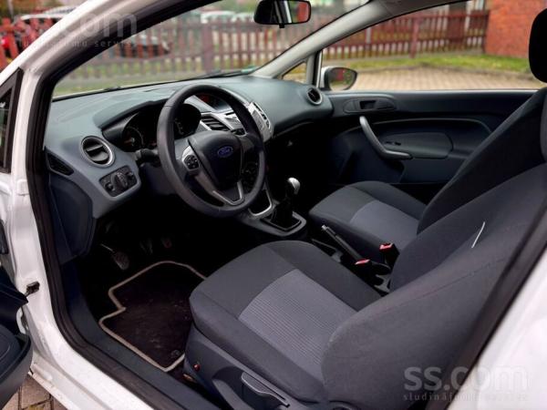 White Ford Fiesta 2011 in Liepaja, with an engine capacity of 1.20 L and mileage of 231 thousand km for 2600 €, photo 8 on AUTOMOTO.COM.LV