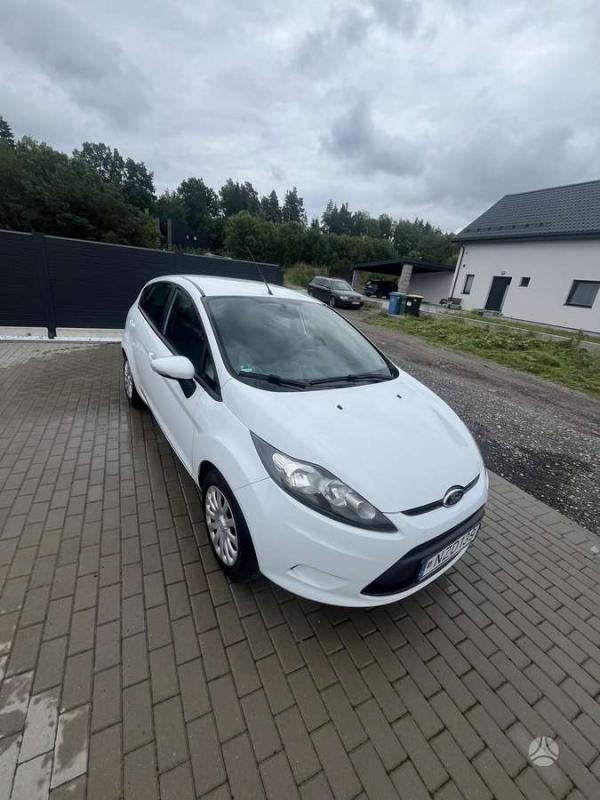Balts Ford Fiesta 2012 Viļņa, ar dzinēja tilpumu 1.40 L un nobraukumu 302 tūkst. km par 2900 €, foto 1 vietnē AUTOMOTO.COM.LV