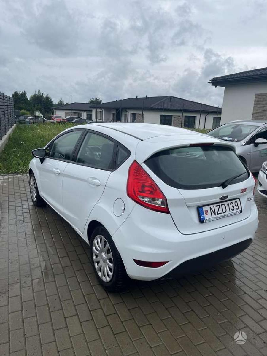 Balts Ford Fiesta 2012 Viļņa, ar dzinēja tilpumu 1.40 L un nobraukumu 302 tūkst. km par 2900 €, foto 5 vietnē AUTOMOTO.COM.LV
