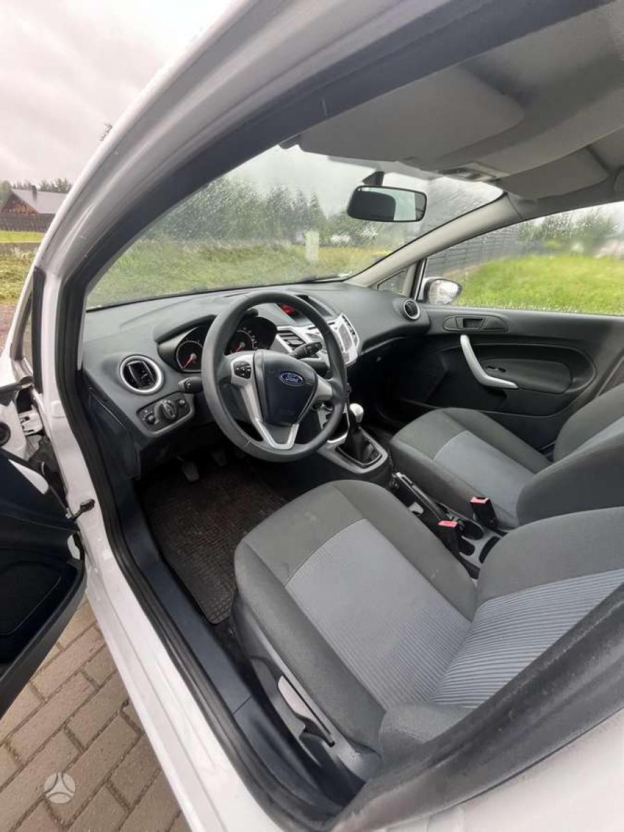 Balts Ford Fiesta 2012 Viļņa, ar dzinēja tilpumu 1.40 L un nobraukumu 302 tūkst. km par 2900 €, foto 7 vietnē AUTOMOTO.COM.LV