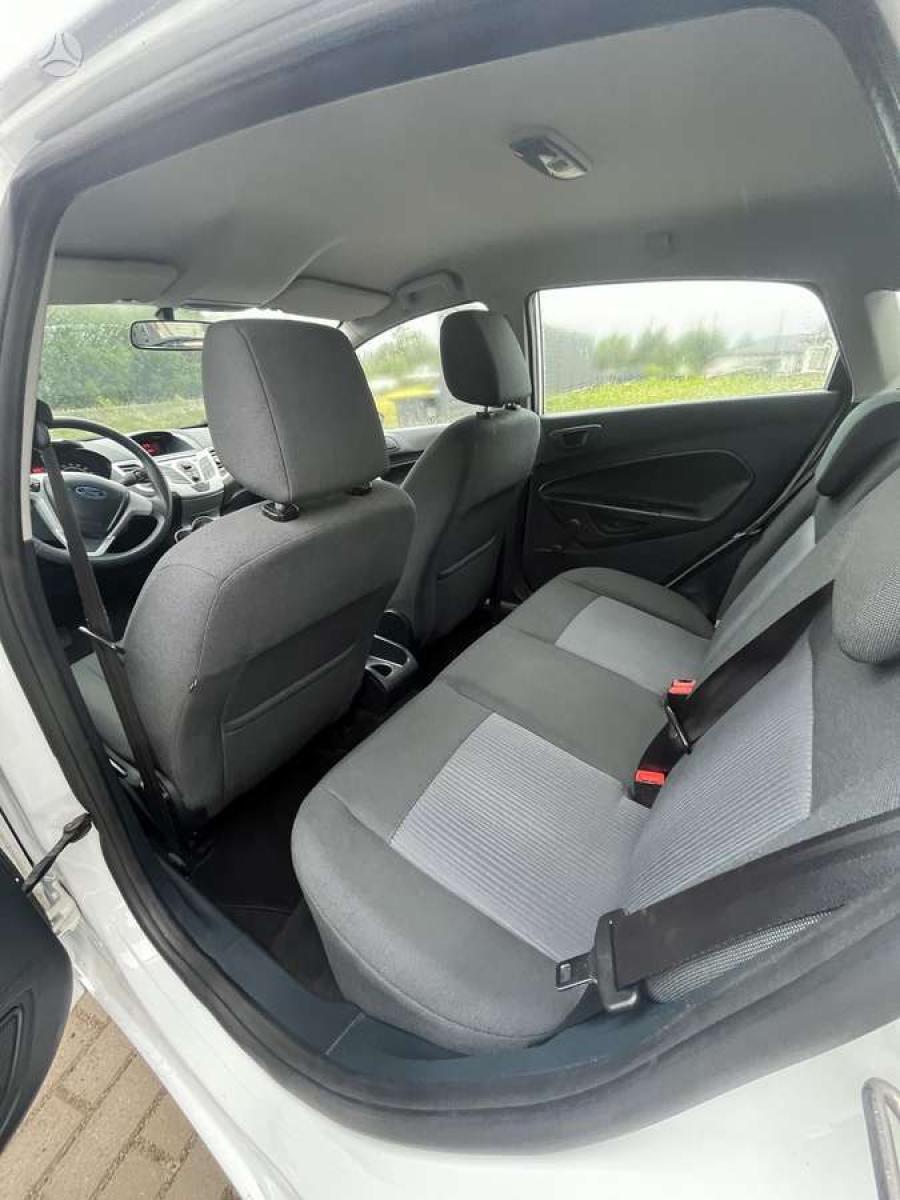 Balts Ford Fiesta 2012 Viļņa, ar dzinēja tilpumu 1.40 L un nobraukumu 302 tūkst. km par 2900 €, foto 8 vietnē AUTOMOTO.COM.LV