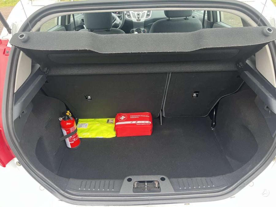 Balts Ford Fiesta 2012 Viļņa, ar dzinēja tilpumu 1.40 L un nobraukumu 302 tūkst. km par 2900 €, foto 9 vietnē AUTOMOTO.COM.LV