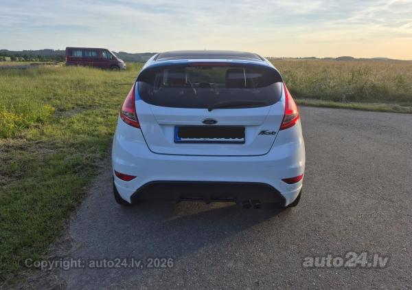 White Ford Fiesta 2012 in Tartu, with an engine capacity of 1.60 L and mileage of 150 thousand km for 5990 €, photo 5 on AUTOMOTO.COM.LV