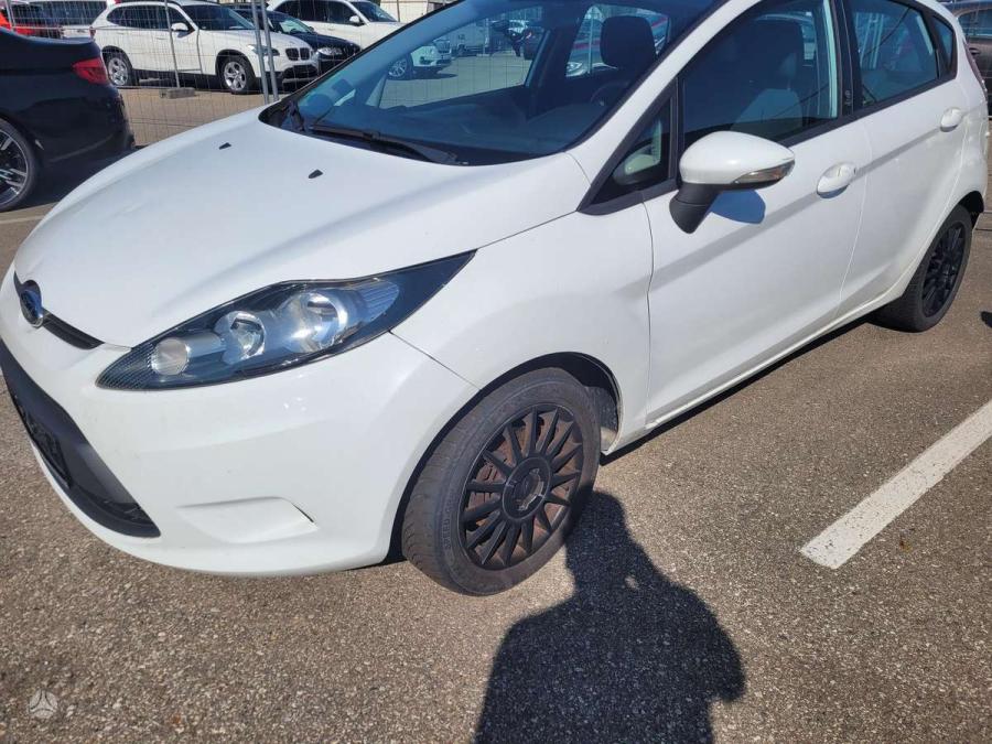 White Ford Fiesta 2012 in Marijampole, with an engine capacity of 1.24 L and mileage of 248 thousand km for 1550 €, photo 3 on AUTOMOTO.COM.LV