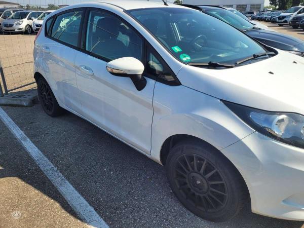 Balts Ford Fiesta 2012 Marijampole, ar dzinēja tilpumu 1.24 L un nobraukumu 248 tūkst. km par 1550 €, foto 3 vietnē AUTOMOTO.COM.LV