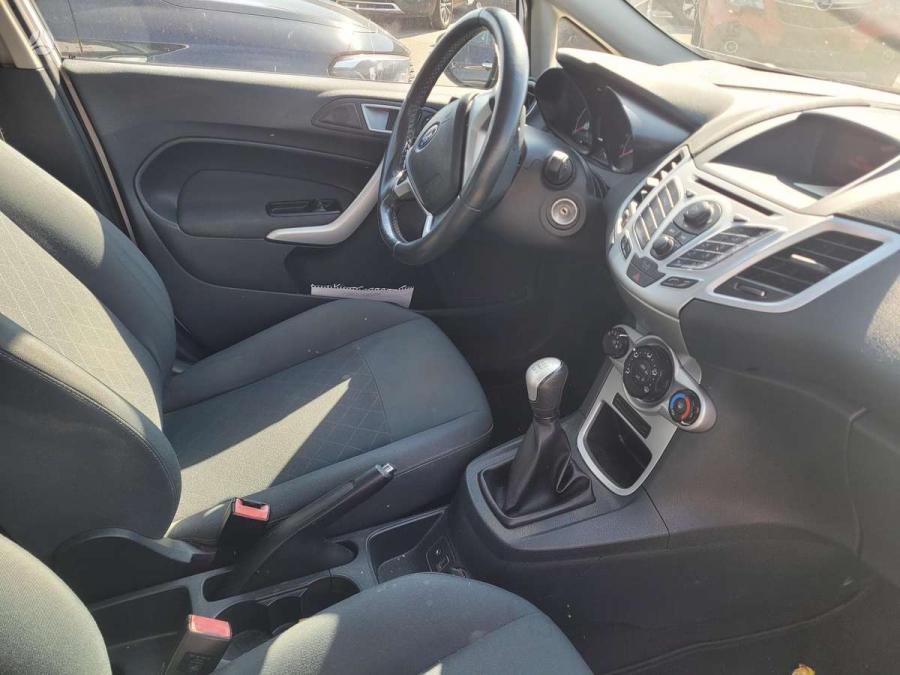 White Ford Fiesta 2012 in Marijampole, with an engine capacity of 1.24 L and mileage of 248 thousand km for 1550 €, photo 6 on AUTOMOTO.COM.LV