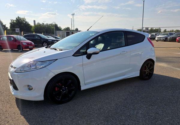 White Ford Fiesta 2012 in Marijampole, with an engine capacity of 1.56 L and mileage of 234 thousand km for 3490 €, photo 2 on AUTOMOTO.COM.LV