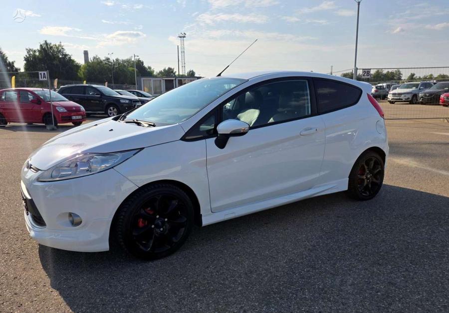 White Ford Fiesta 2012 in Marijampole, with an engine capacity of 1.56 L and mileage of 234 thousand km for 3490 €, photo 3 on AUTOMOTO.COM.LV